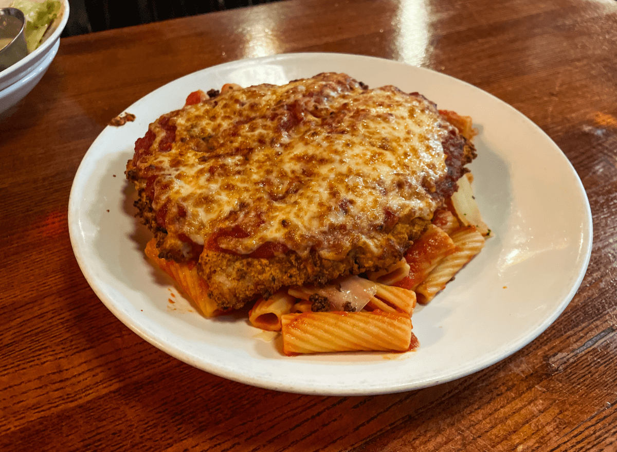 The Chicken Parm From 5 Italian Chains, Tasted & Ranked in 2024