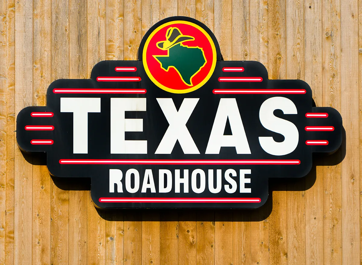 9 Texas Roadhouse Facts That Are Juicier Than Its Steaks