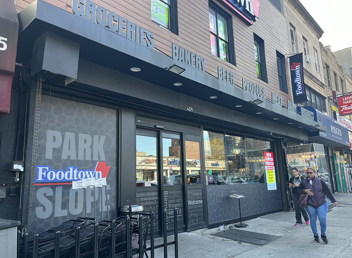 12 Grocery Stores Giving Out Free Turkeys in 2024