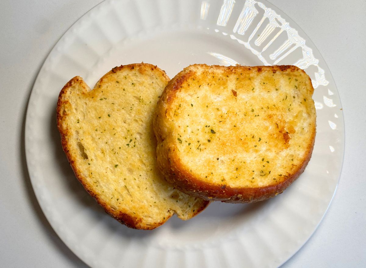 5 Frozen Garlic Breads, Tasted & Ranked in 2024