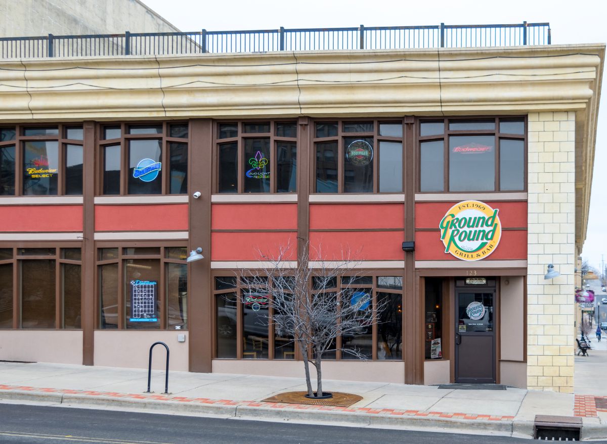 Beloved Dining Chain Ground Round Is Making a Comeback