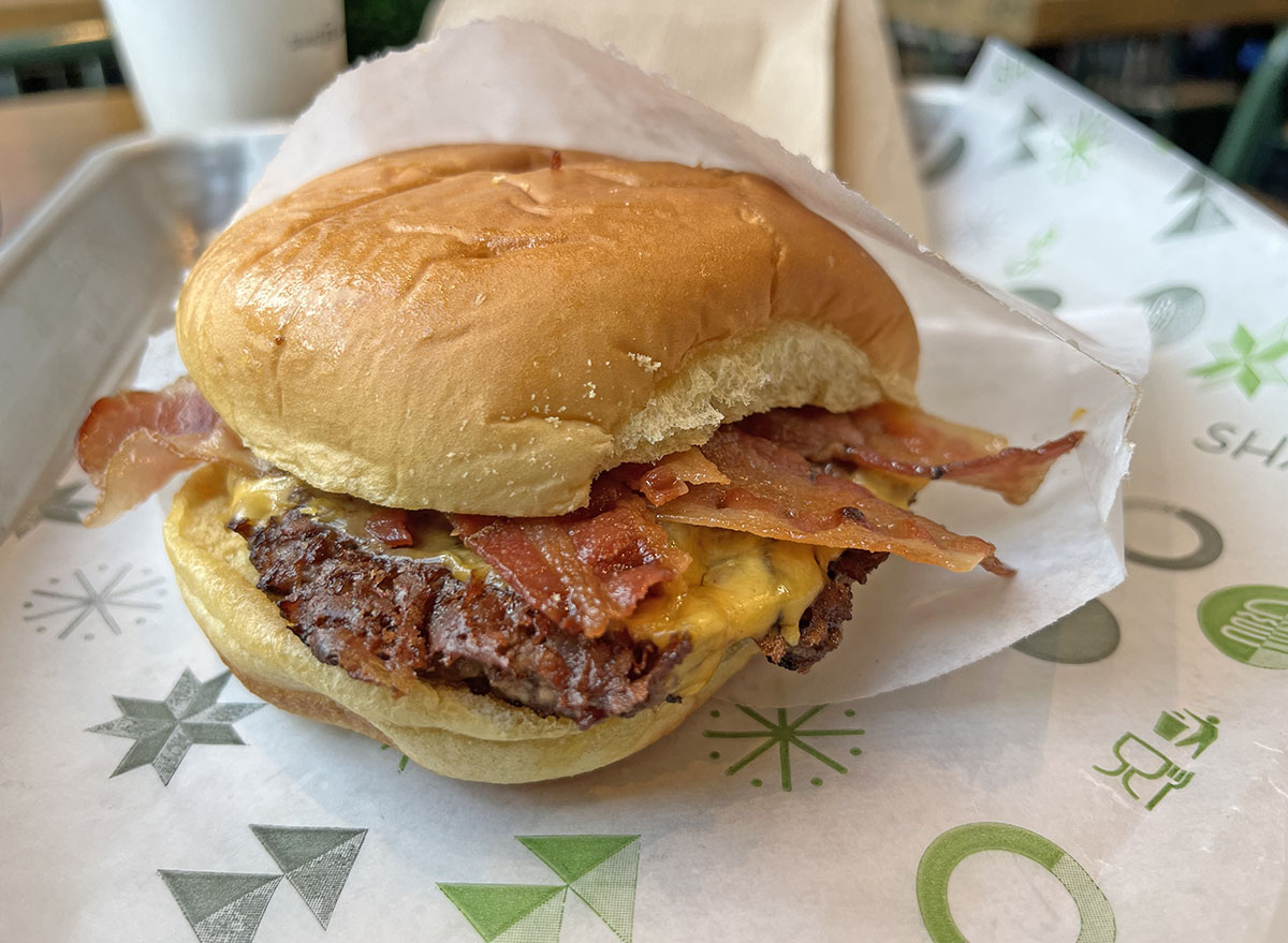 5 Most Popular Fast-Food Cheeseburgers, Tasted & Ranked