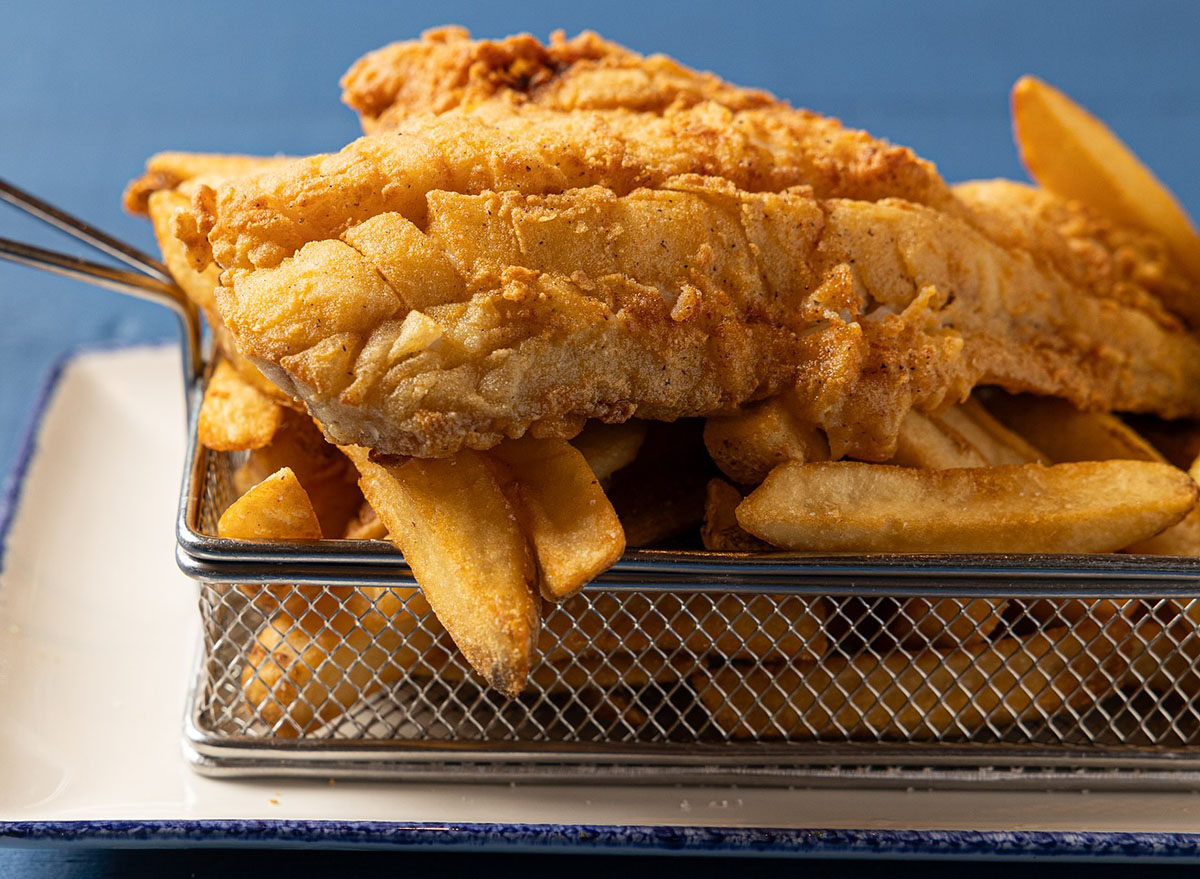 7 Restaurant Chains With the Best Fish and Chips, According to Seafood Fans