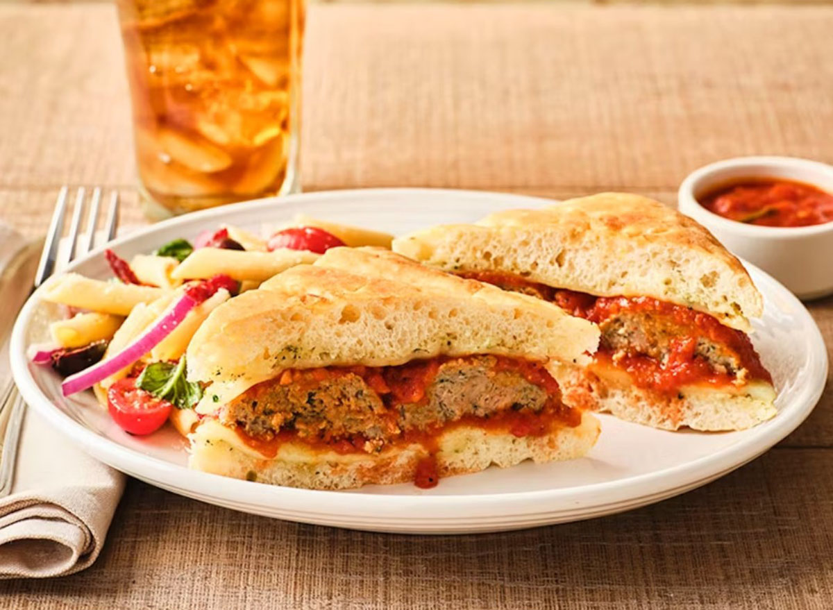 10 National Restaurant Chains With the Best Lunch Deals