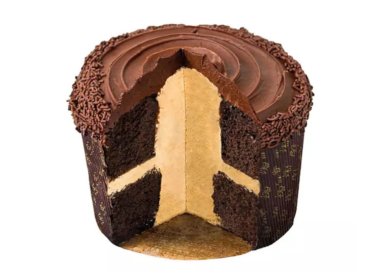 10 Delicious Sam's Club Holiday Desserts You Can Pick Up Now