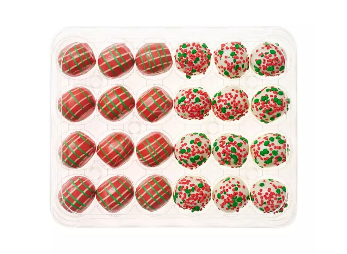10 Delicious Sam's Club Holiday Desserts You Can Pick Up Now