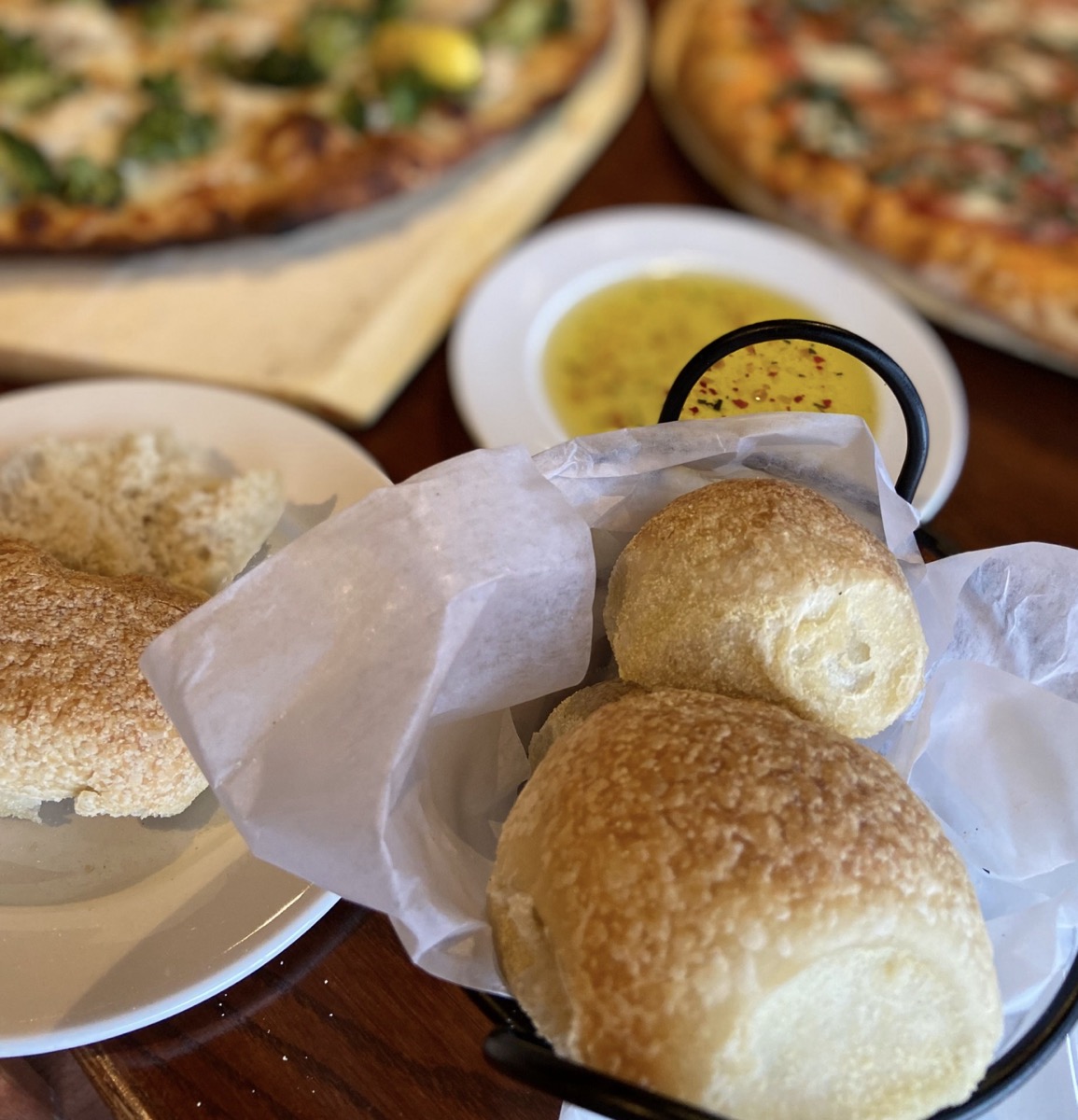 15 Restaurant Chains That Serve Bread So Good It Steals the Show