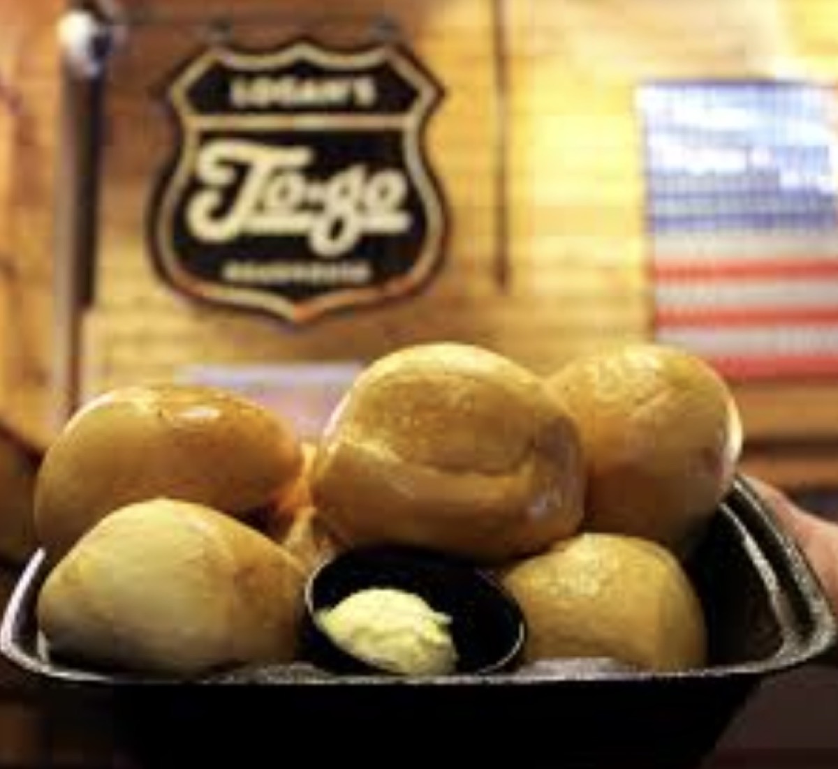 15 Restaurant Chains That Serve Bread So Good It Steals the Show