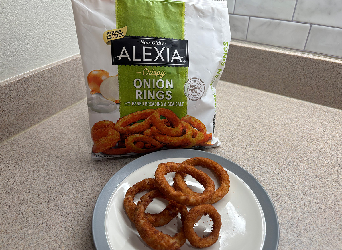 I Tried 5 Frozen Onion Ring Brands and The Best One Puts Restaurants To ...