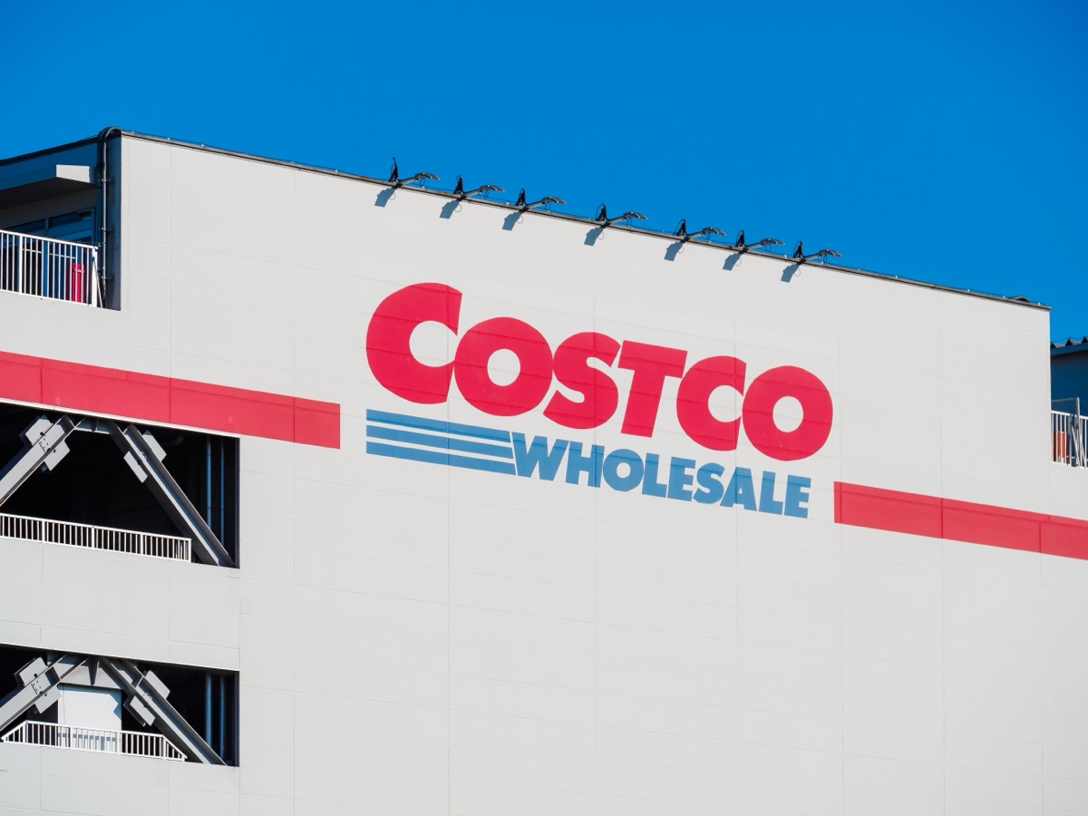 These 2 Supermarkets Just Tied for No. 1, Beating Costco