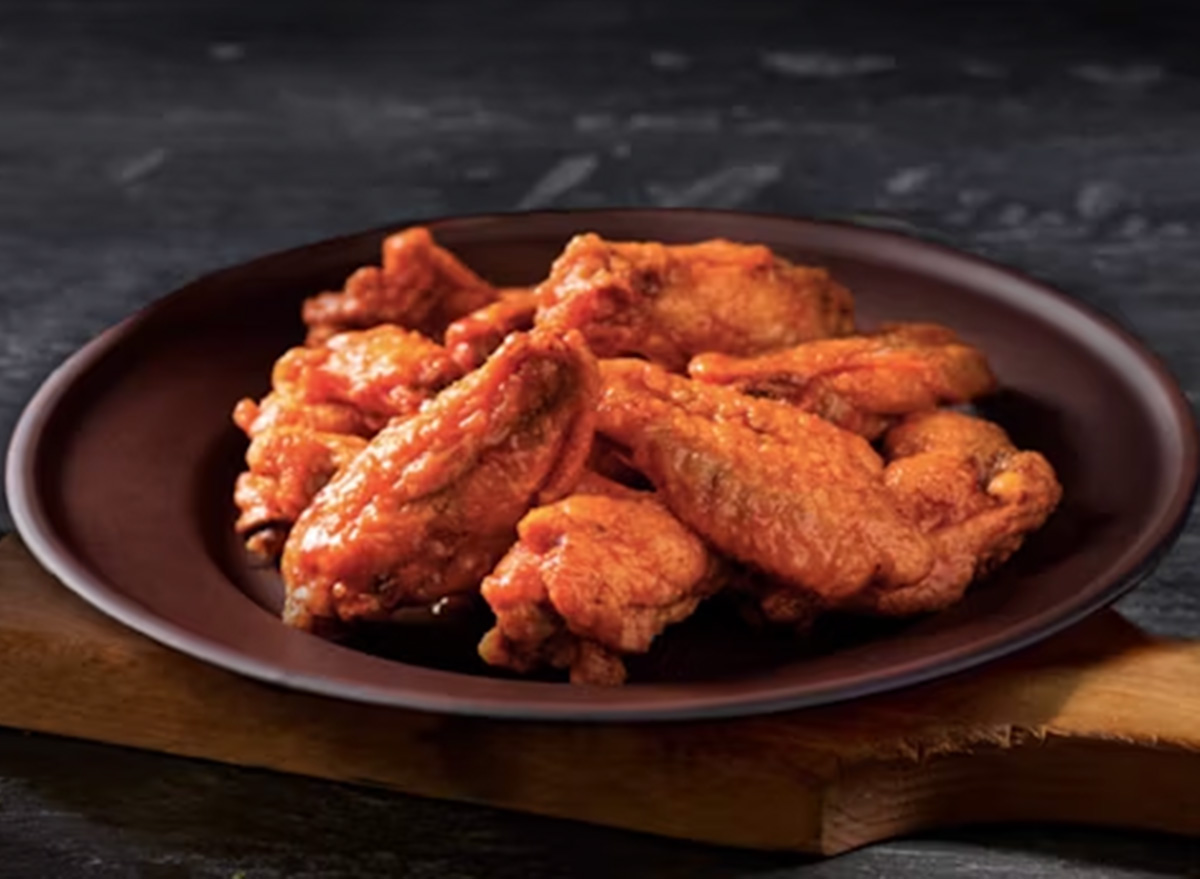 These 8 Fast-Food Chains Serve the Best Wings, Ranked by Crispiness and ...