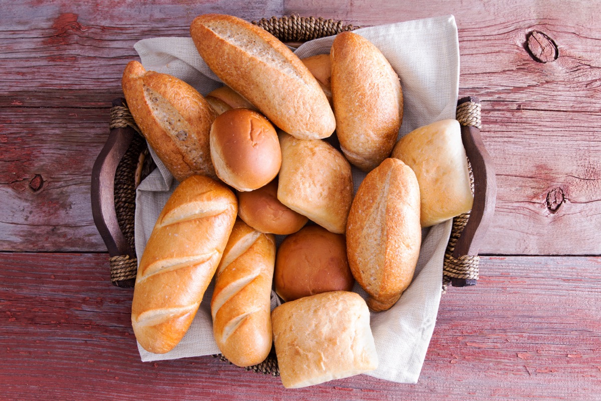 15 Restaurant Chains That Serve Bread So Good It Steals the Show
