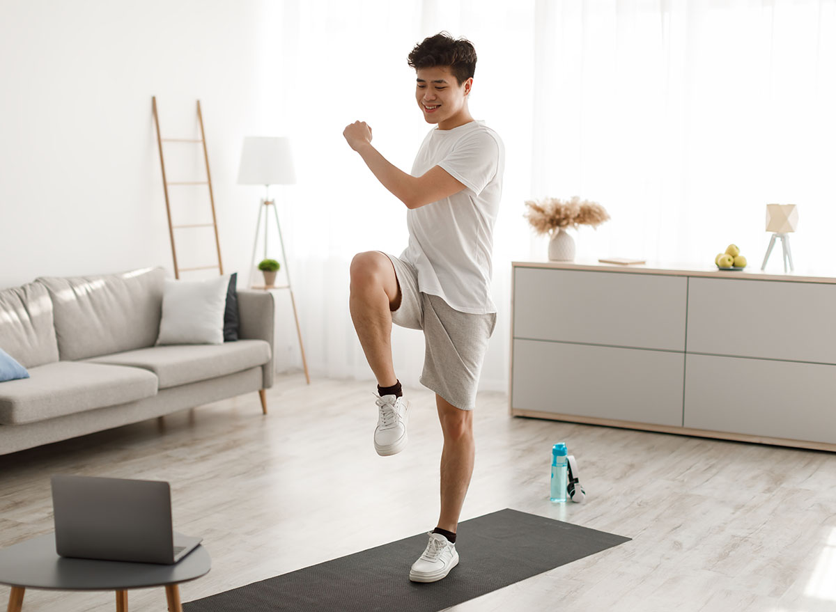 5 Best Indoor Walking Workouts To Shrink Belly Fat