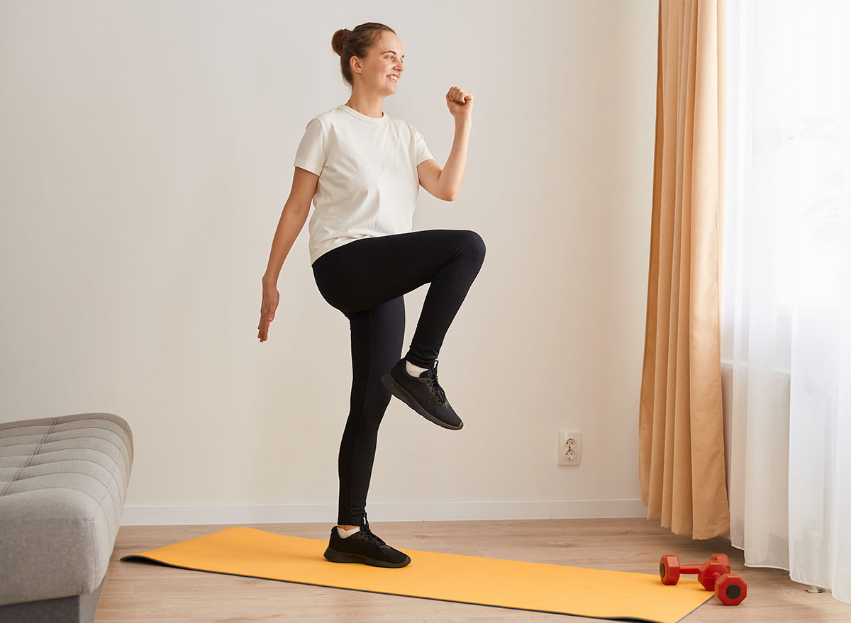 5 Best Indoor Walking Workouts To Shrink Belly Fat