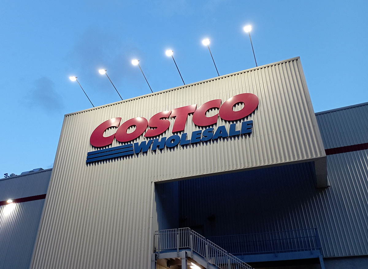 Couples Are Turning Costco Trips Into ‘The Best Date Night’—and Swear by It