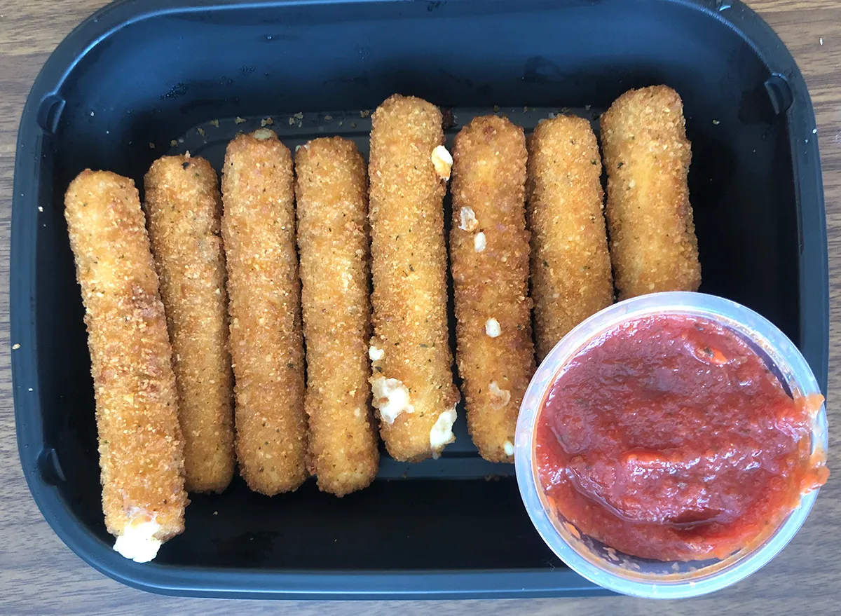 I Tried 6 Chain Restaurant Mozzarella Sticks and Found the Best One