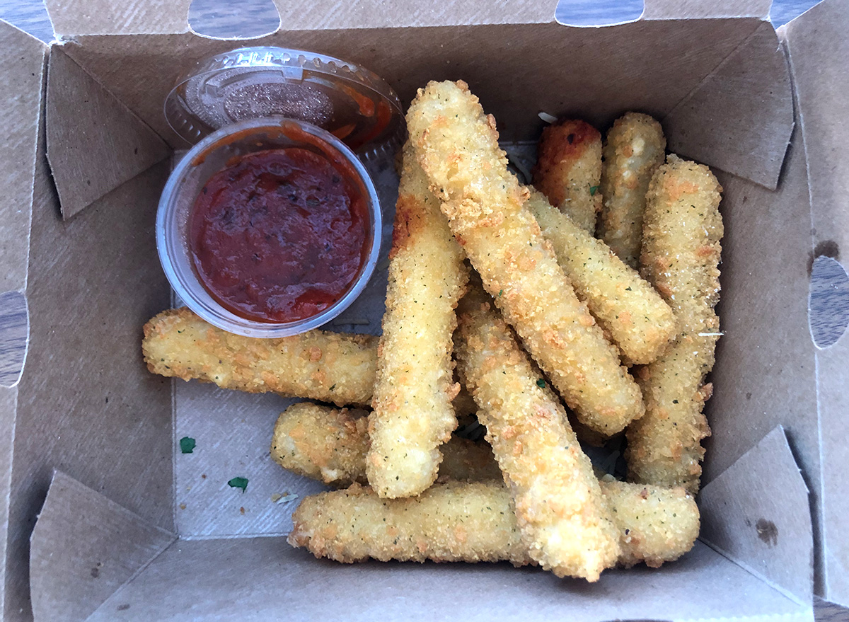 I Tried 6 Chain Restaurant Mozzarella Sticks and Found the Best One