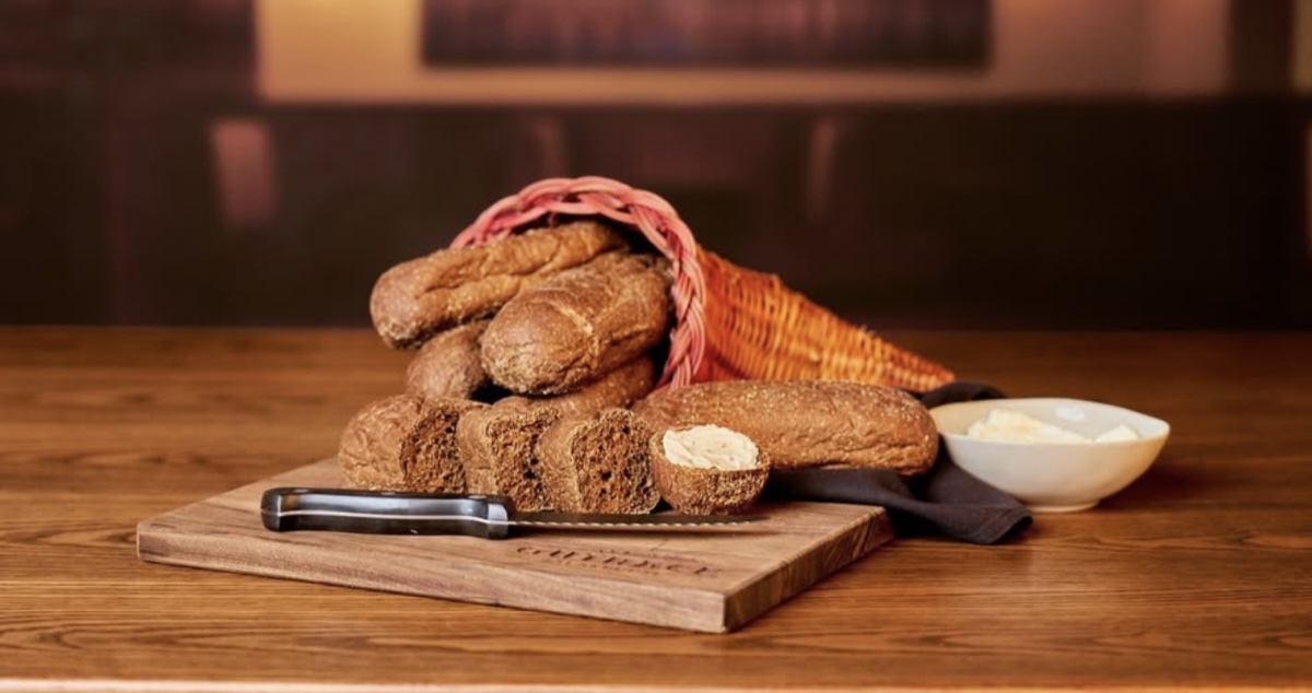 11 Restaurant Chains Where Free Bread is the Best Part of the Meal