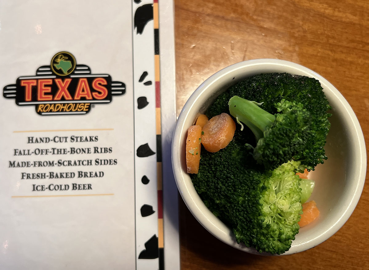18 Texas Roadhouse Side Dishes, Ranked—the Best Stole the Show
