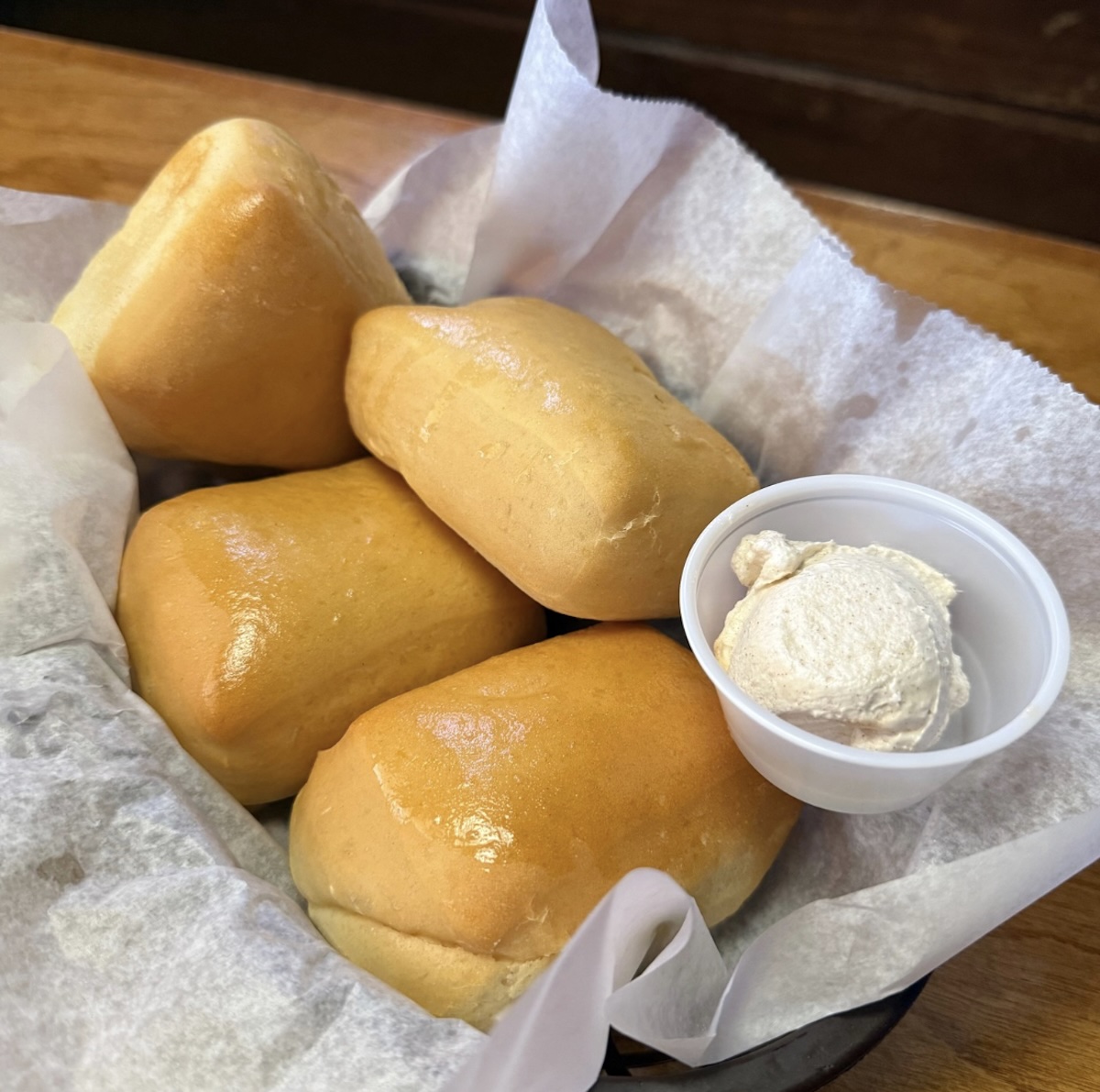 5 Restaurant Chains With the Best Warm Bread and Rolls