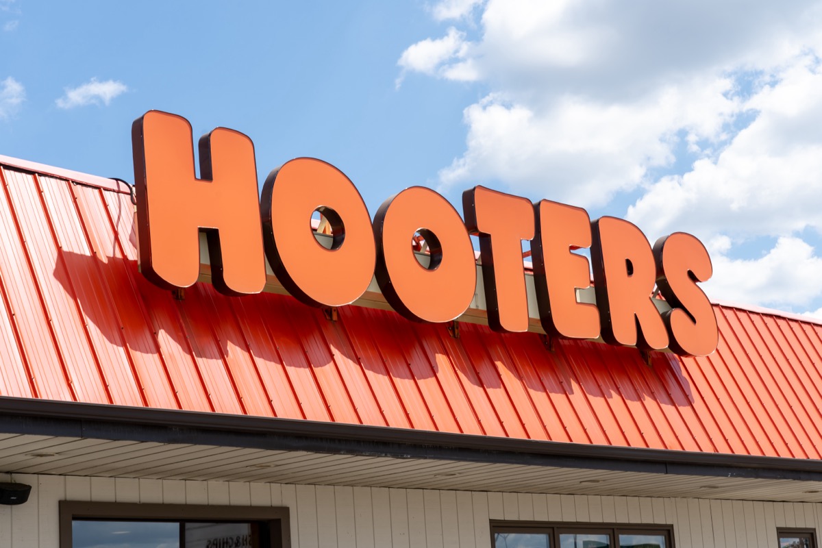 Hooters Faces Bankruptcy Shakeup After Mass Closures: Reports