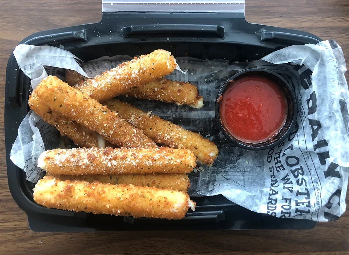 I Tried 6 Chain Restaurant Mozzarella Sticks and Found the Best One