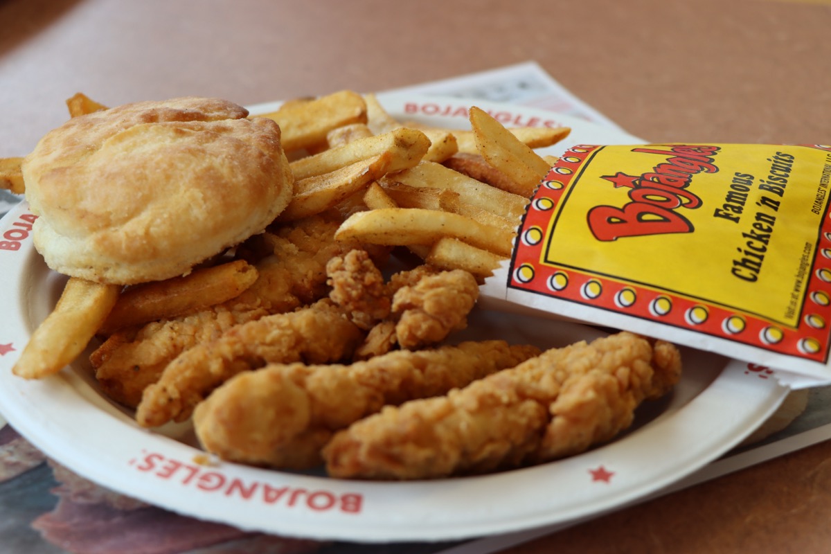 5 Fried Chicken Chains That Are Exploding in Popularity Right Now