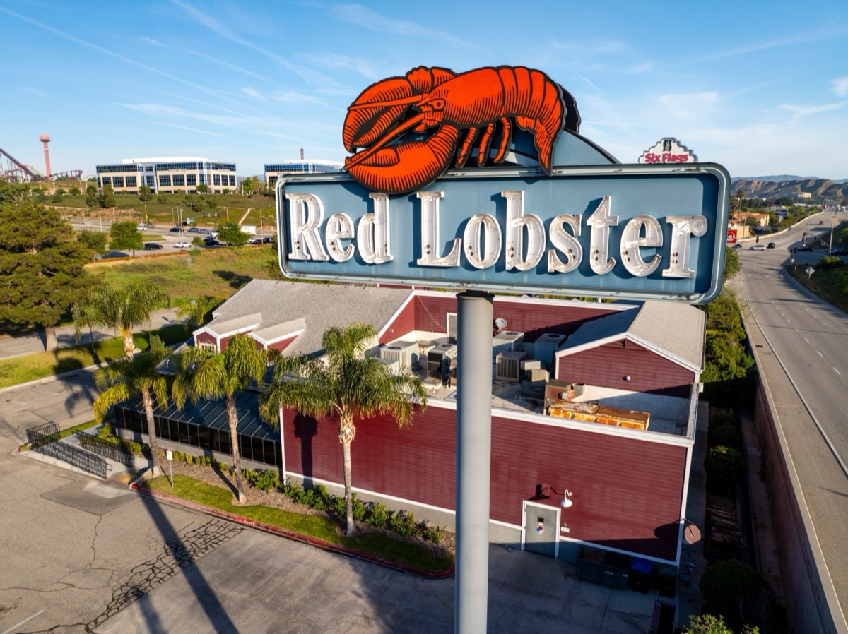 5 Restaurant Chains That Just Went Bankrupt Amid Massive Debt