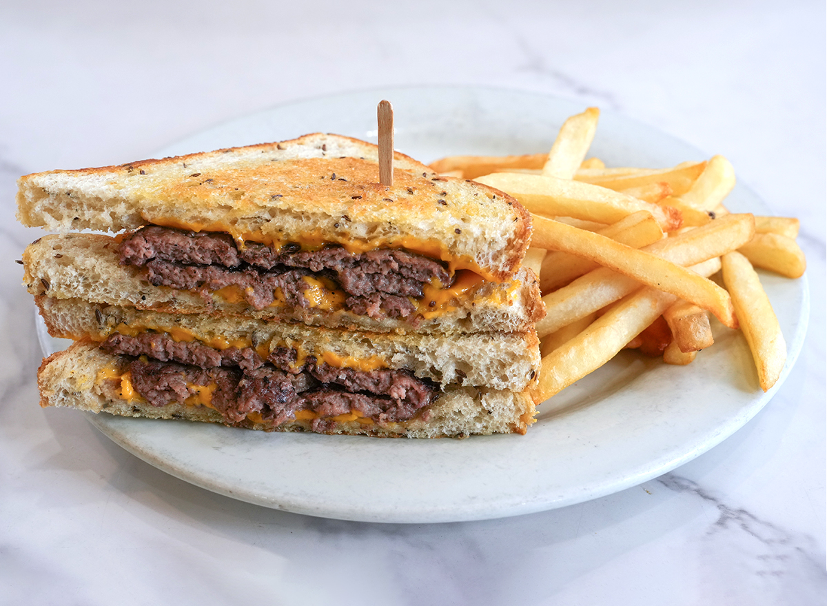I Tried the Patty Melt at 4 Chains and the Best Was Cheesy Perfection