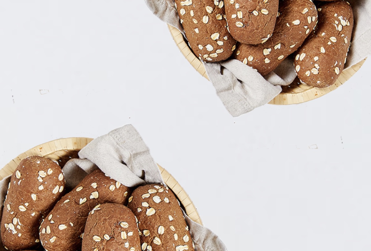 7 Restaurant Chains That Still Give You Free Bread Before Your Meal