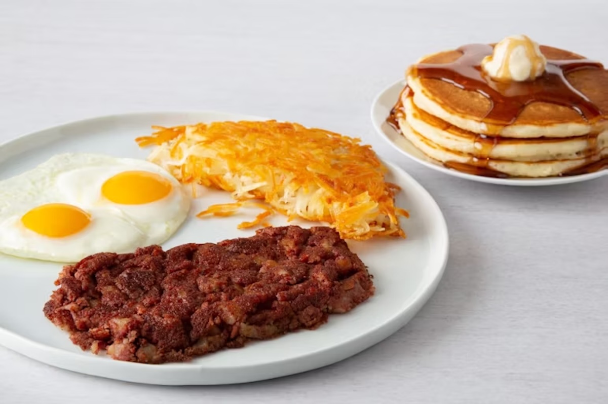 18 Restaurant Chains That Serve Breakfast All Day