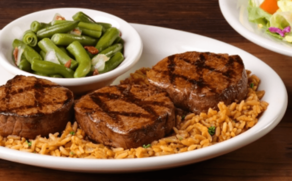 7 Texas Roadhouse Items That Are Totally Worth the Hype