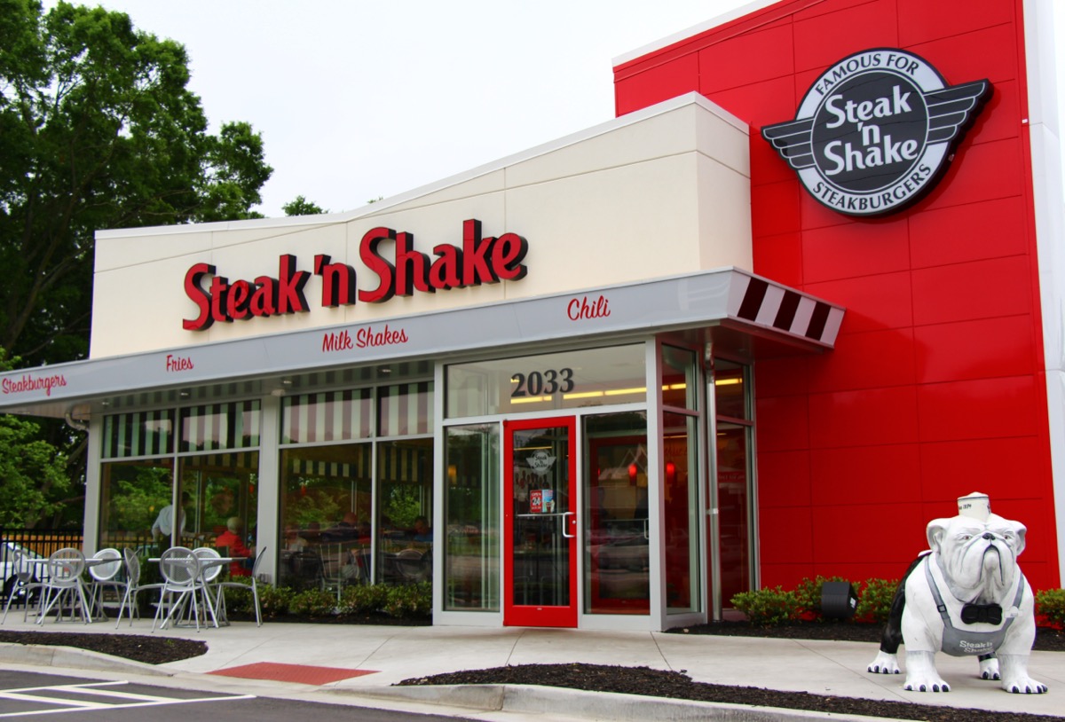 9 Fast-Food Chains Quietly Closing Stores in the US