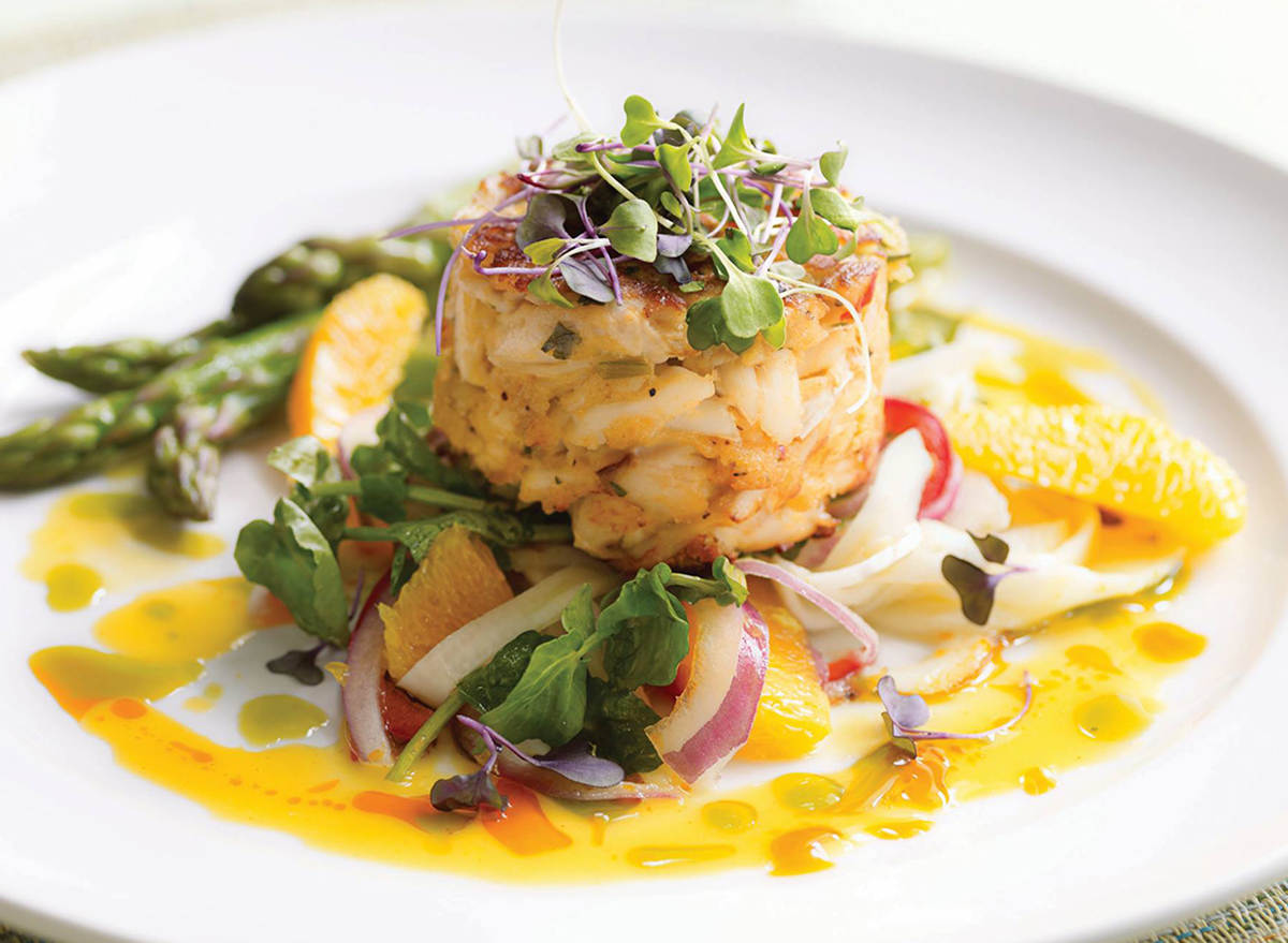 7 Seafood Chains That Serve the Best Crab Cakes