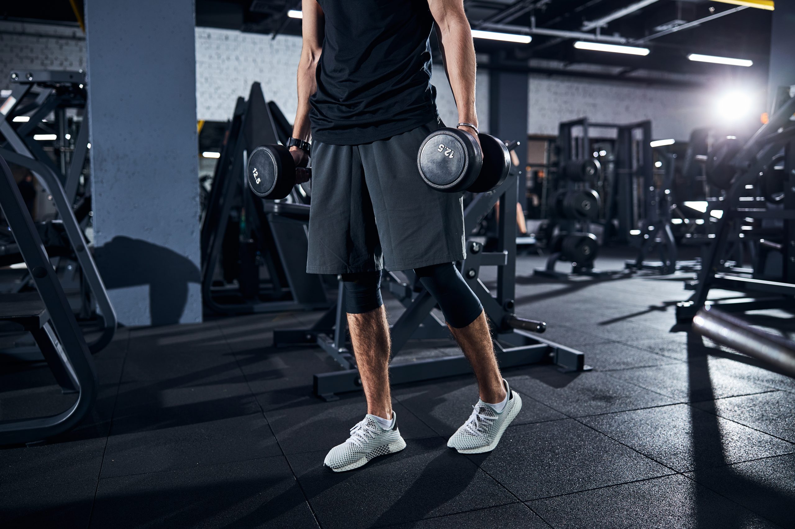 The Farmer’s Carry Is the Longevity-Boosting Exercise You Need