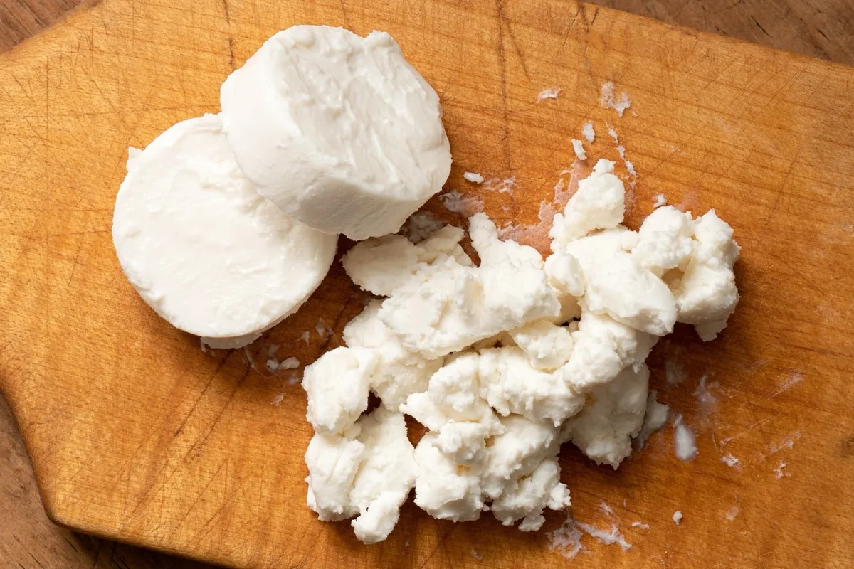 7 Cheeses That Dietitians Say Support Belly Fat Loss