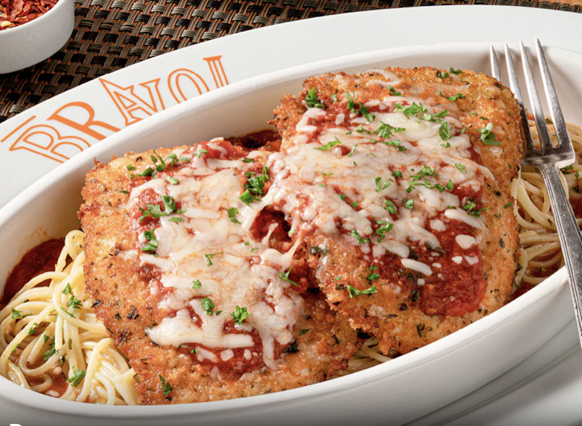 4 Chain Restaurants With the Best Chicken Parmesan, According to Chefs
