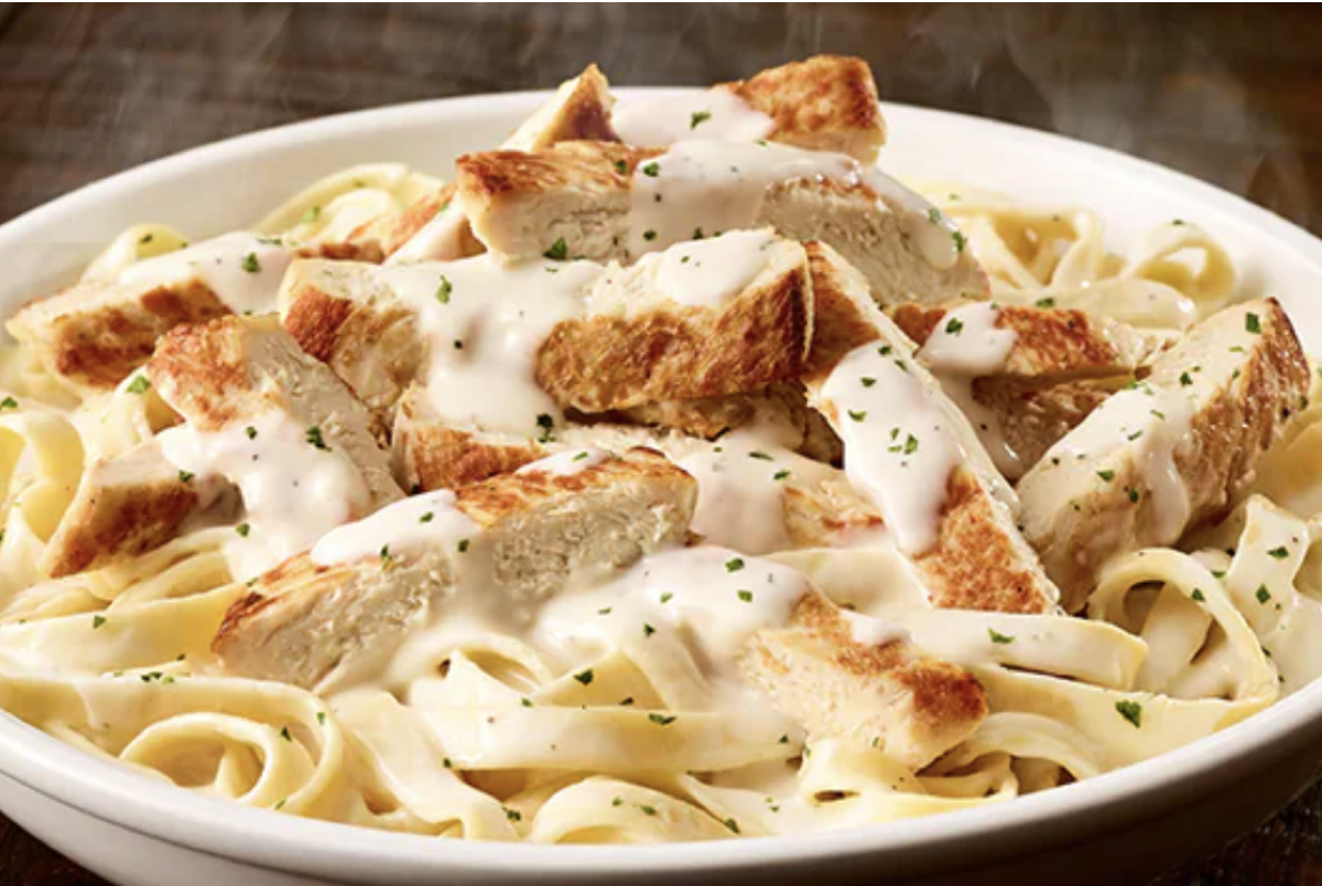 7 Restaurant Chains With the Best Chicken Alfredo