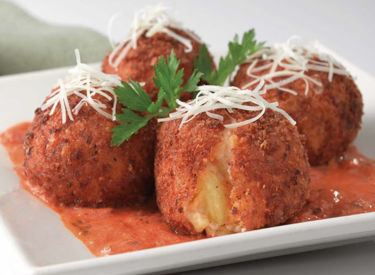 5 Chain Restaurants With the Best Fried Mac and Cheese