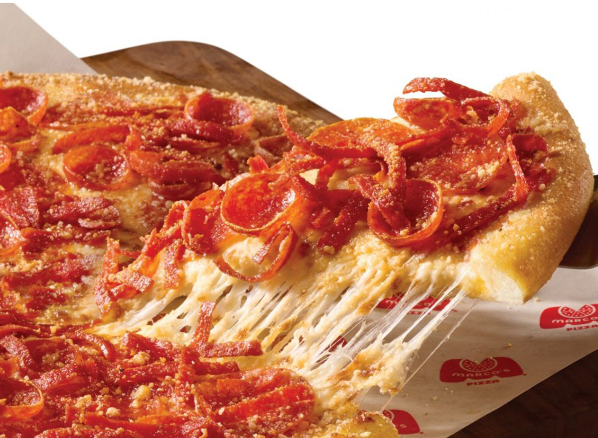 6 Best Pizza Slices at Restaurant Chains Diners Recommend
