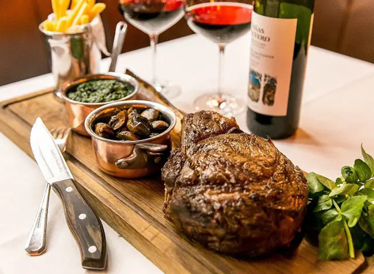 5 Chain Restaurants With Steaks "Bigger Than Your Head"