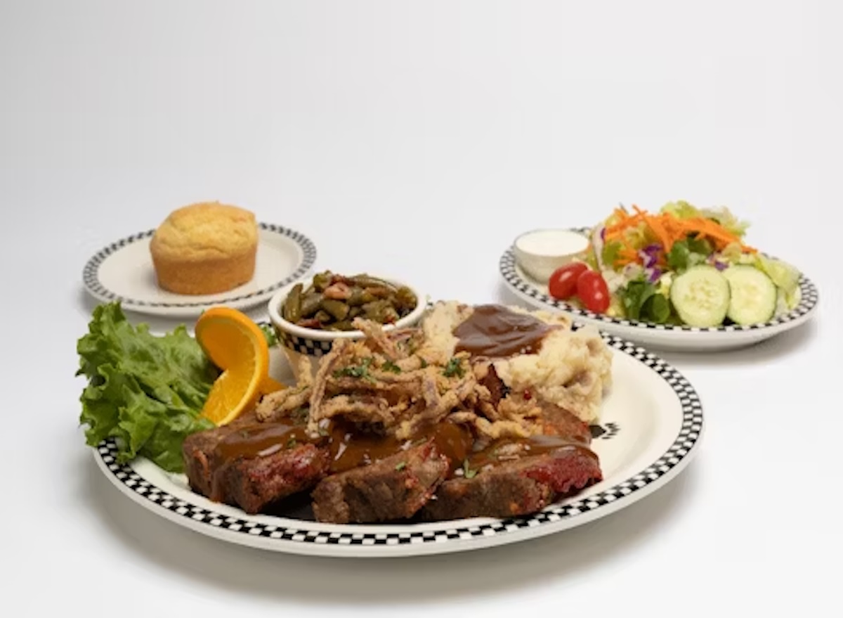 5 Restaurant Chains With the Best Meatloaf, According to Chefs