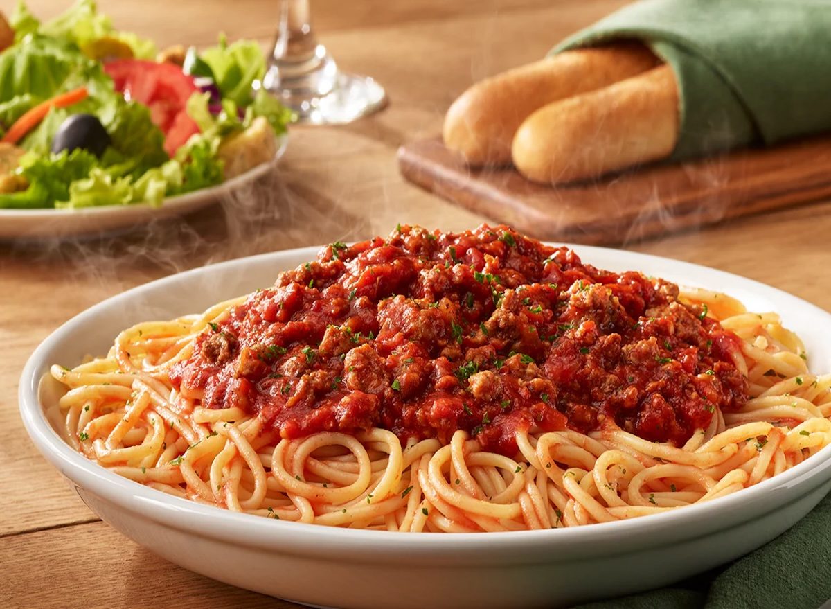 7 Restaurant Chains That Still Serve Huge Portions for Cheap
