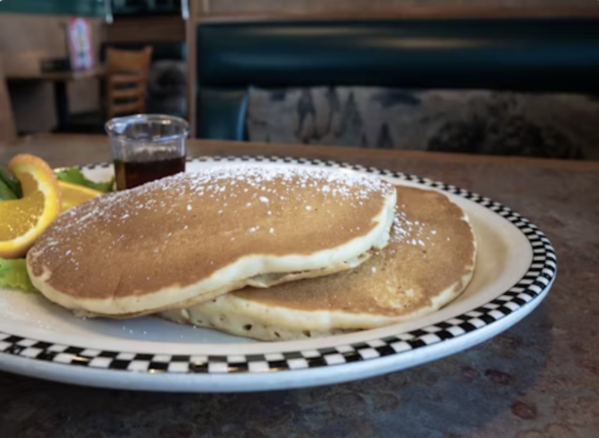 6 Chain Diners That Serve the Fluffiest Pancakes for Cheap