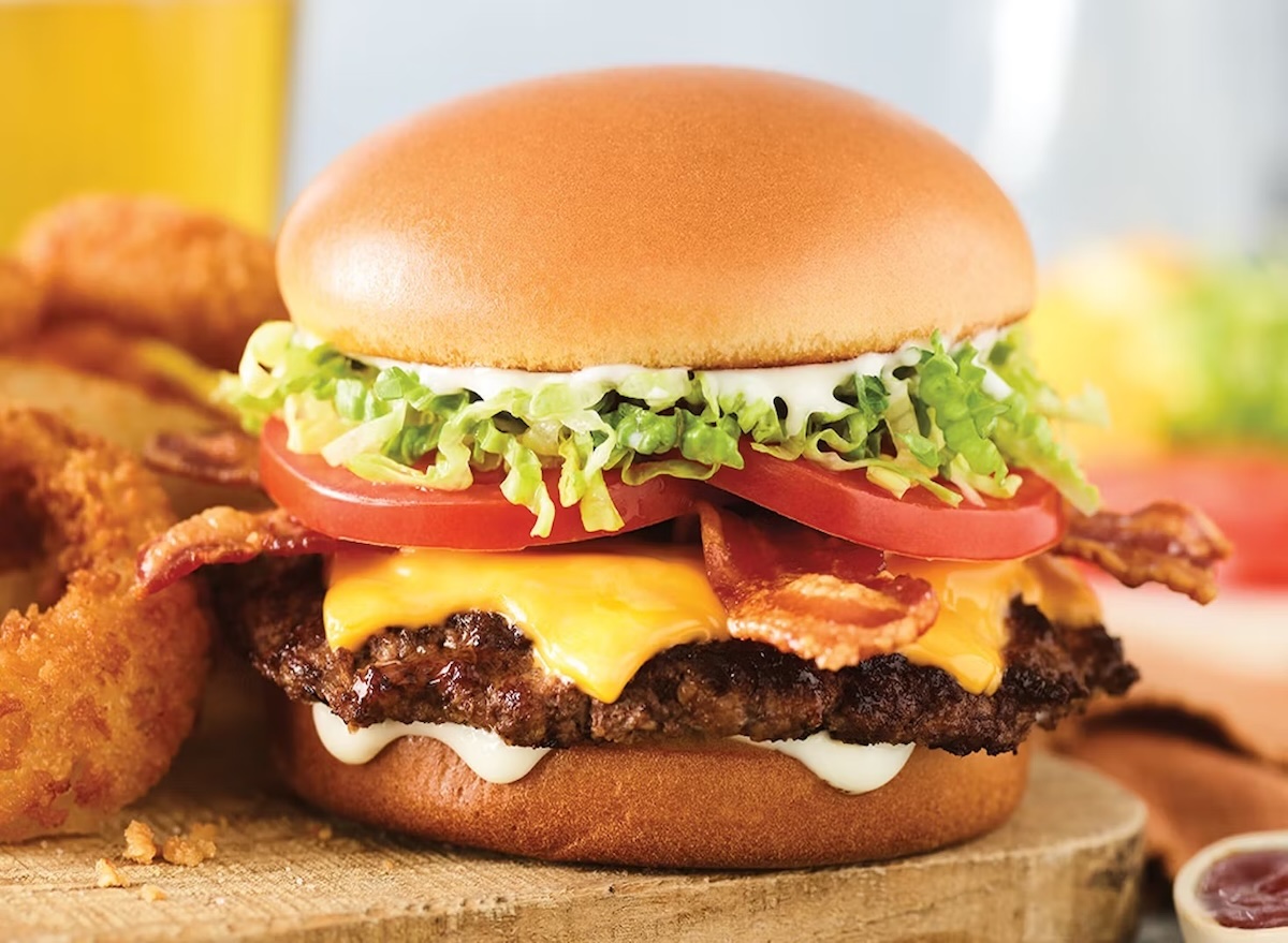 11 Restaurant Chains With the Best Bacon Cheeseburgers