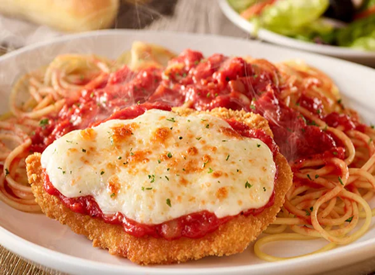 5 Chain Restaurants With the Best Chicken Parmesan, According to Diners