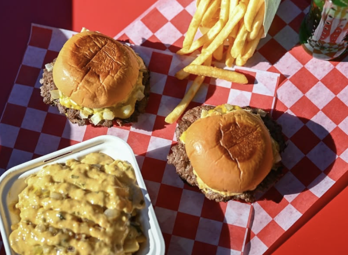 5 Restaurant Chains With the Best Burgers and Fries, According to Chefs