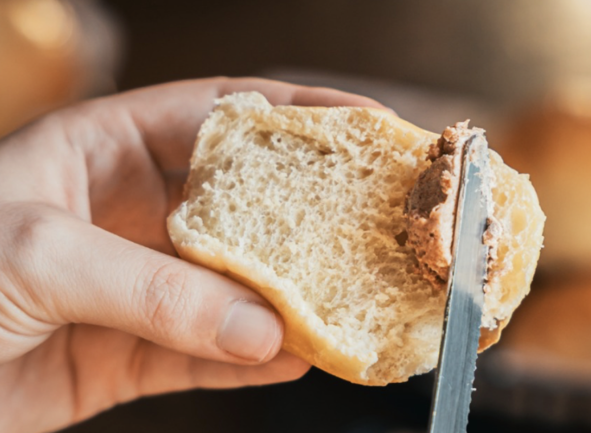 5 Restaurant Chains With the Best Warm Bread and Rolls