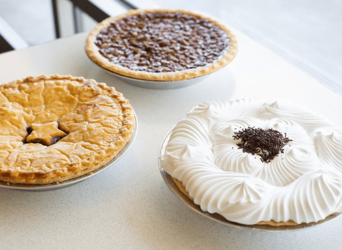 7 Restaurant Chains With the Best Holiday Pies Worth Taking Home