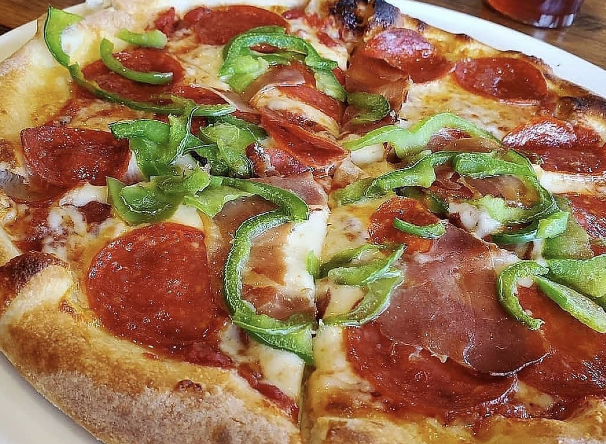 5 Once-Beloved American Pizza Chains That Flopped Miserably